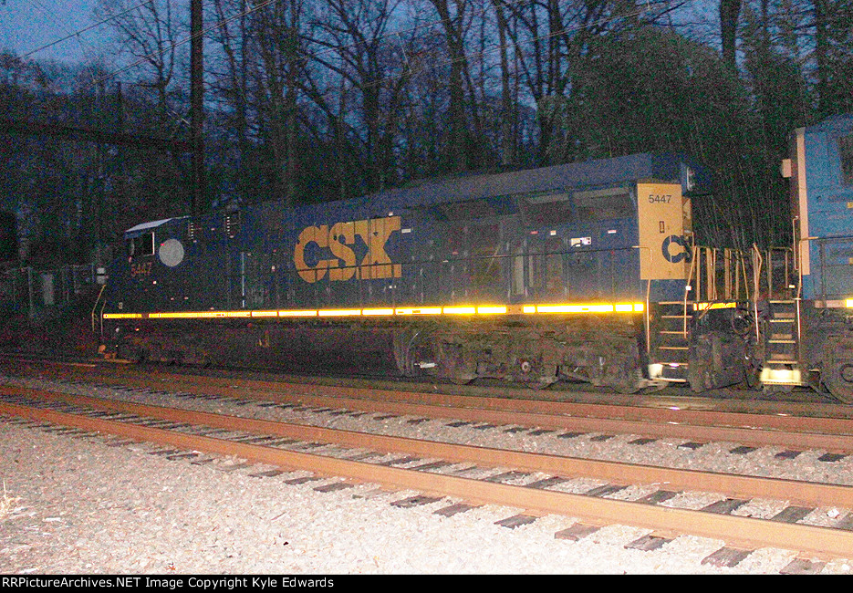 CSX ES40DC #5447 on Q702-04